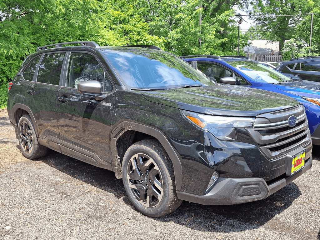 2025 Subaru Forester vs. 2025 Subaru Forester Hybrid